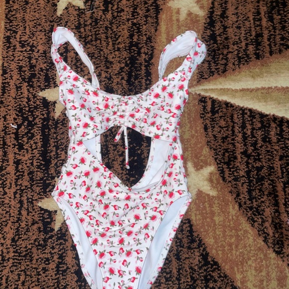 wild fable | Swim | Wild Fable White And Red Floral One Piece Swimsuit ...
